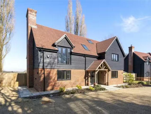 5 bedroom property for sale in Henrietta Place, Berrys Green.