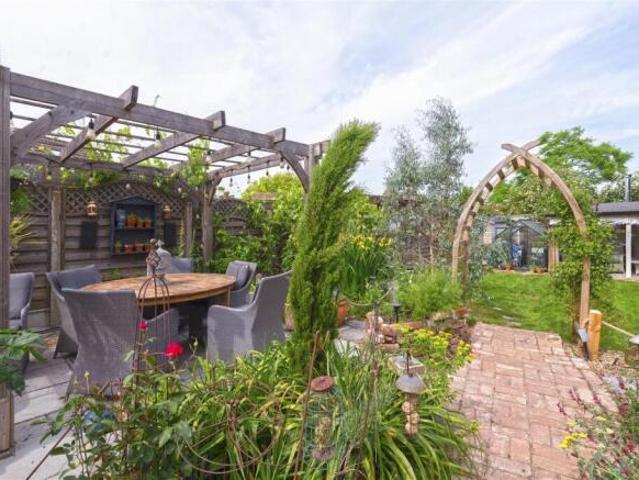 5 bedroom property for sale in London Road, Allington, ME16
