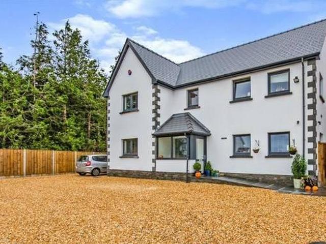 5 bedroom property for sale in Llyn Y Fran Road Llandysul SA44
