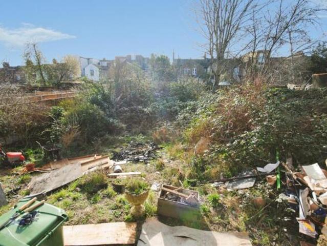 5 bedroom detached house for sale in Wiggenhall Road, Watford, WD18