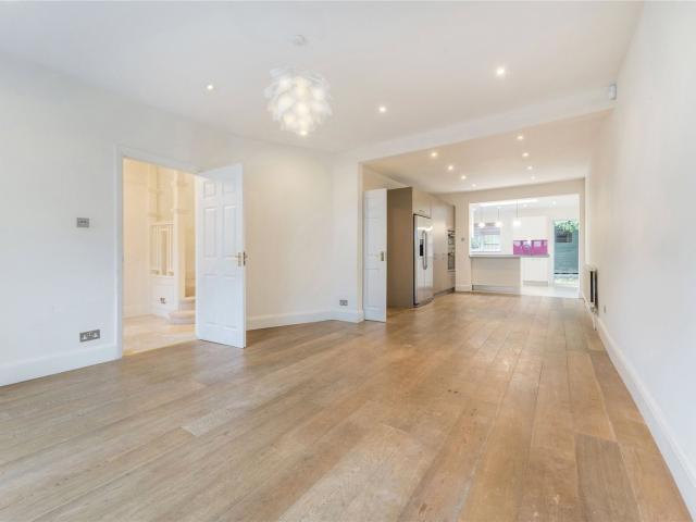 5 bedroom property in Hampstead Gardens, London, NW11 £4,250 pcm | Chestertons