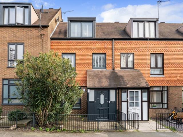 5 bedroom property in Outram Place, Islington, London, N1 £8,000 pcm | Chestertons