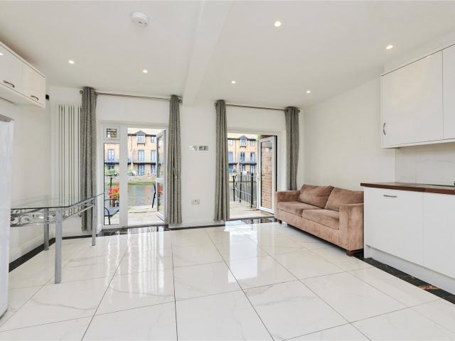 5 bedroom property in Lancaster Drive, London, E14 £6,000 pcm | Chestertons