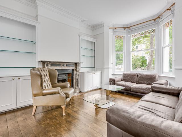 5 bedroom property in Larkhall Rise, Clapham, London, SW4 £6,250 pcm | Chestertons