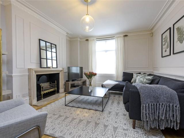 5 bedroom property in Pelham Street, South Kensington, London, SW7 £11,266 pcm | Chestertons