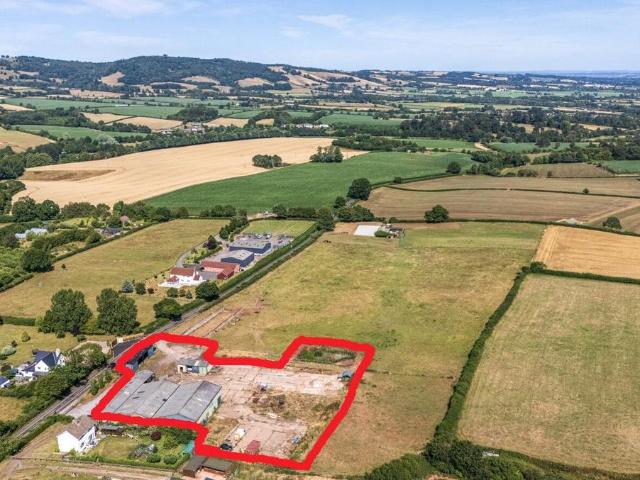 5 bedroom property with land for sale