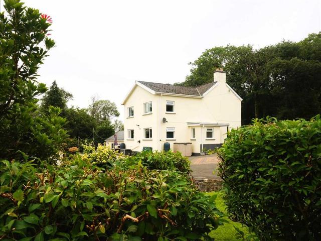 5 bedroom property with land for sale