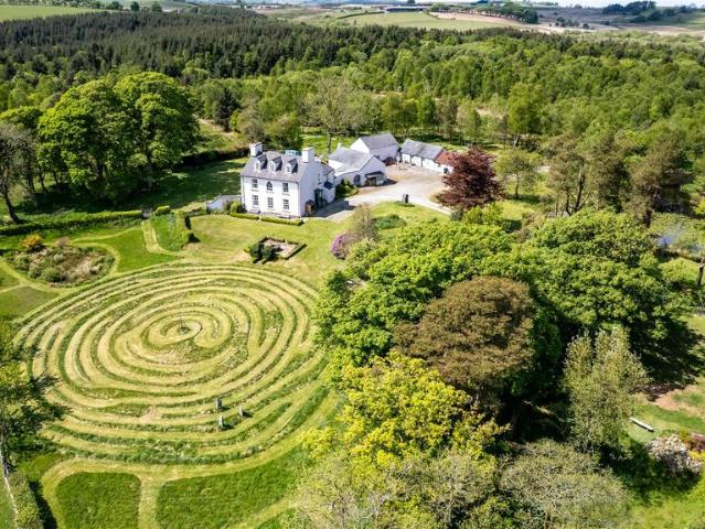 5 bedroom property with land for sale