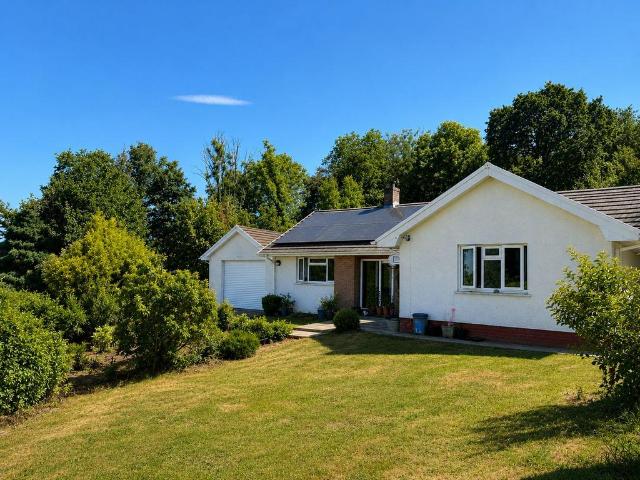 5 bedroom property with land for sale