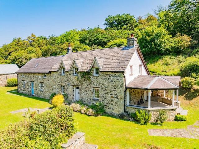 5 bedroom property with land for sale