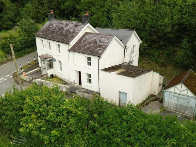 5 bedroom property with land for sale