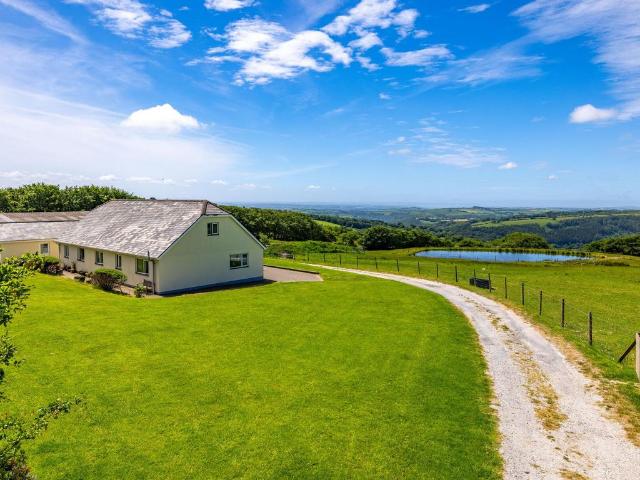 5 bedroom property with land for sale