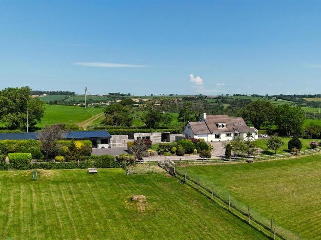 5 bedroom property with land for sale