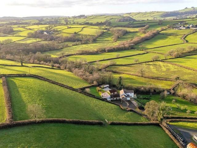 5 bedroom property with land for sale