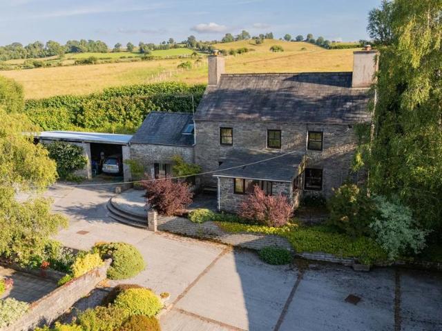 5 bedroom property with land for sale