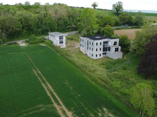 5 bedroom property with land for sale