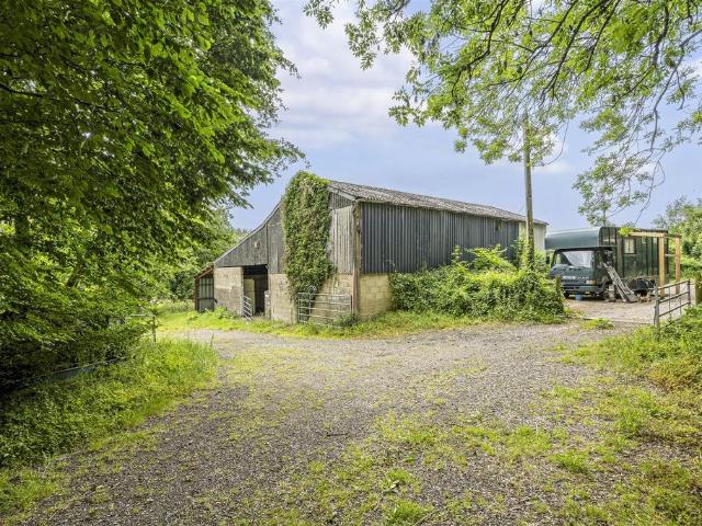 5 bedroom property with land for sale