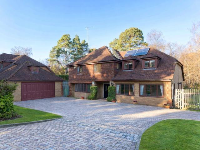 5 bedroom property to let in Beech Close, Cobham, Surrey, KT11 £5,950 pcm
