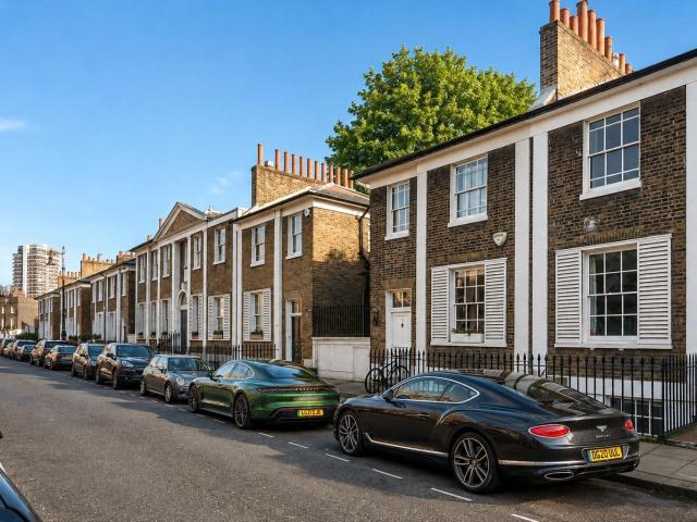 4 bedroom property to let in Bloomfield Terrace, Belgravia, SW1W £1,800 pw