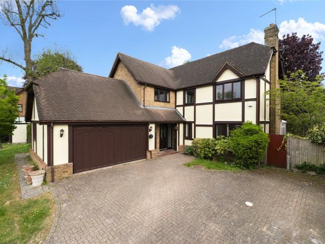 5 bedroom property to let in Cedar Drive, Fetcham, Surrey, KT22 £4,850 pcm