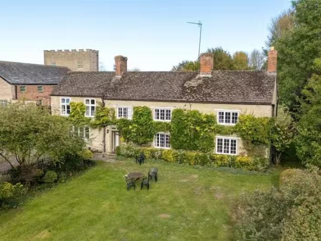 5 bedroom property to let in Cherry Street, Stratton Audley, B.