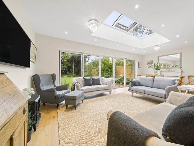 5 bedroom property to let in Clinton Avenue, East Molesey, Surrey, KT8 £5,500 pcm