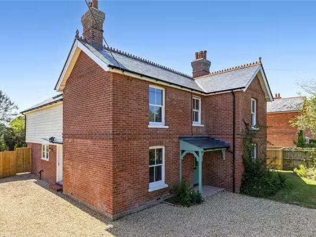 5 bedroom property to let in Everton Road, Hordle, Lymington.