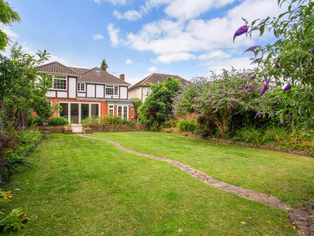 5 bedroom property to let in Ember Lane, Esher, Surrey, KT10 £4,500 pcm