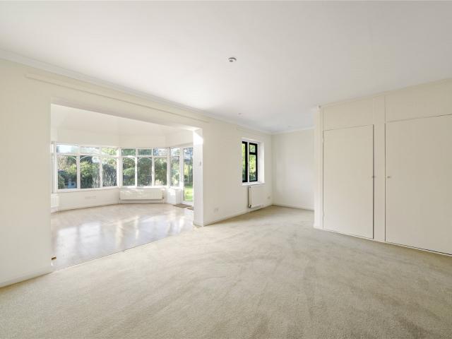5 bedroom property to let in Fairmile Lane, Cobham, Surrey, KT11 £6,000 pcm