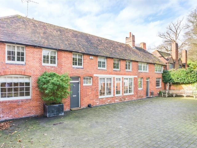 5 bedroom property to let in Green Lane, Cobham, Surrey, KT11 £10,000 pcm