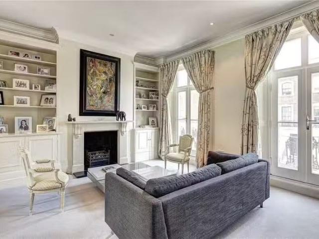 5 bedroom property to let in Limerston Street, Chelsea, SW10.