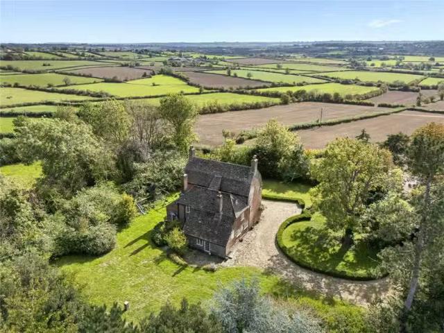 5 bedroom property to let in The Street, Brinkworth, Chippenha.