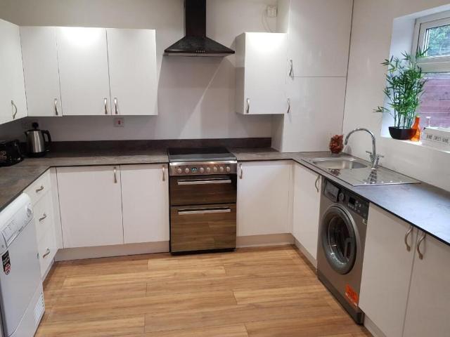 5 bedroom property to let in Tilling Road, Horfield £3,000 pcm