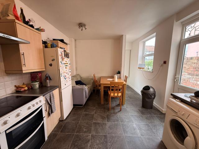 5 bedroom property to let in Toronto Road £3,000 pcm