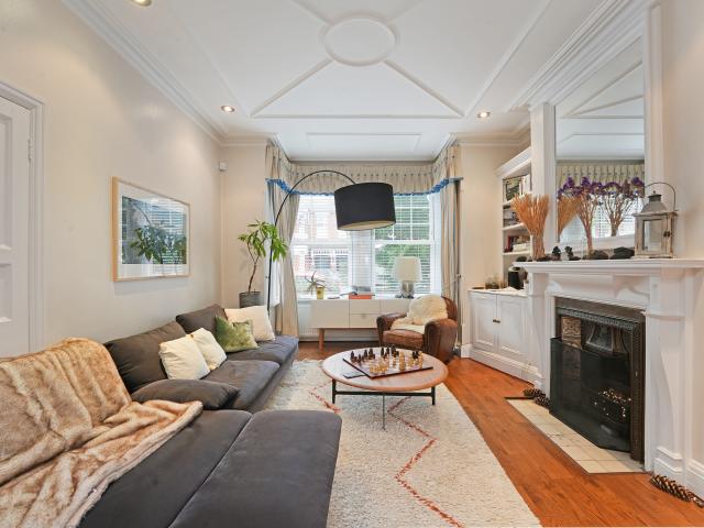 5 bedroom property to let in Wavendon Avenue, Chiswick, London, W4 £6,250 pcm
