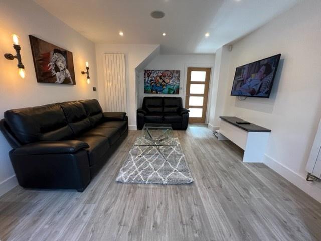 5 bedroom property to let in 14 Rose Cottages £675 pw
