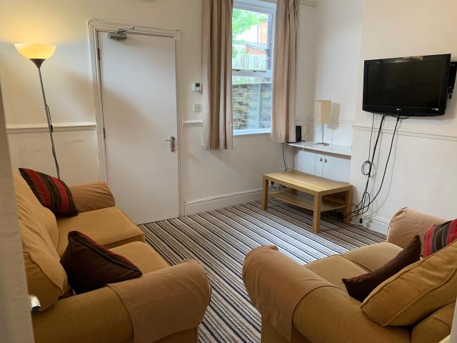 5 bedroom property to let in 11 WOODLEIGH AVENUE £530 pw