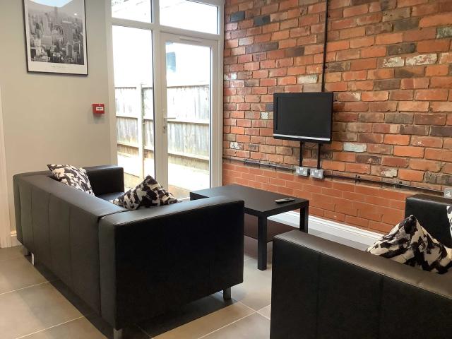 5 bedroom property to let in 34 Harrow Road £575 pw