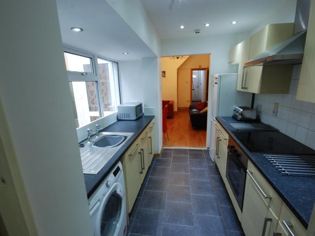 5 bedroom property to let in 54 DALE ROAD ALL BILLS INCLUDED £610 pw