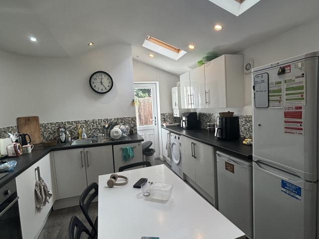 5 bedroom property to let in 70 Dale Road £600 pw
