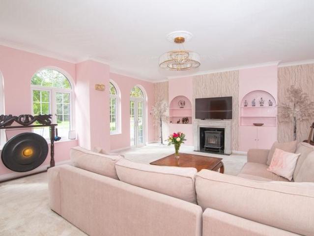 5 bedroom property to rent