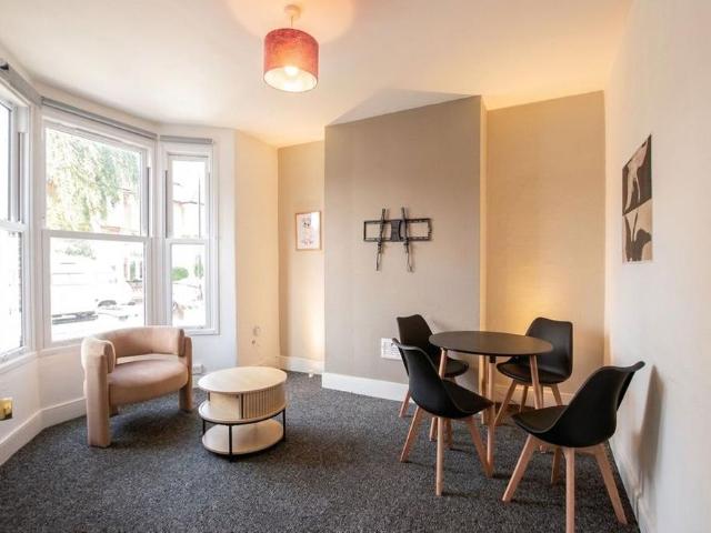 5 bedroom property to rent