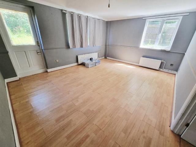 5 bedroom property to rent