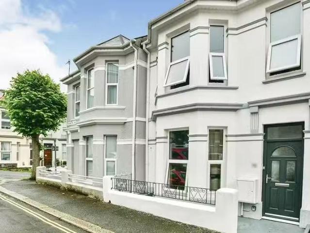 5 bedroom Property to rent, Thornton Avenue, Plymouth, PL4 £5.