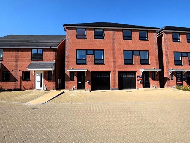 5 Bedroom Property To Rent In Beatrice Gardens, Thame, OX9