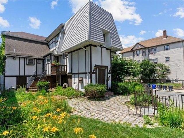 5 bedroom, Providence RI 02908 LS102777560