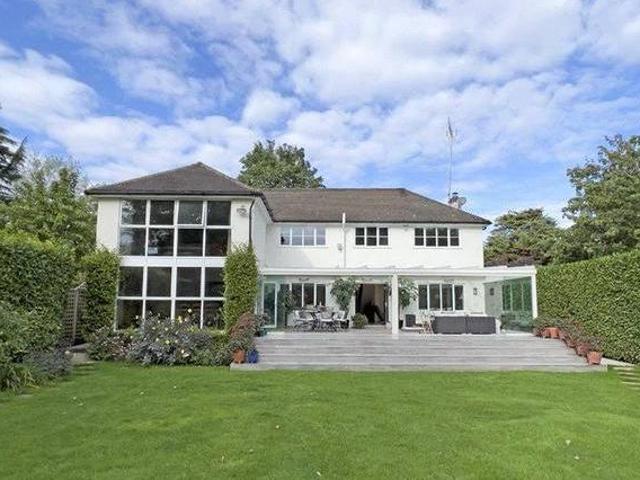 5 bedroom retirement property for sale in Court Road Maidenhead Berkshire SL6