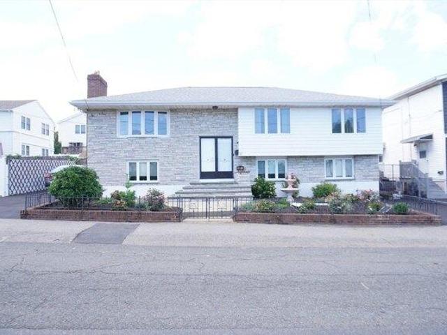 5 bedroom, Revere MA 02151 105123066