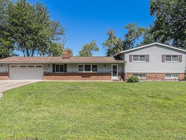 5 bedroom, Wolverine Lake MI 48390 94162116