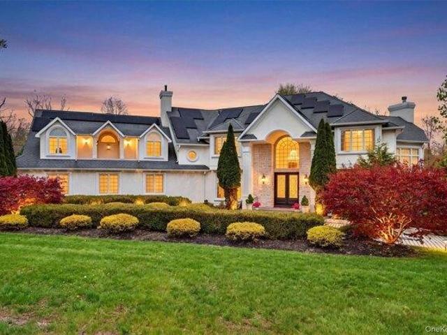 5 bedroom, Woodbury NY 10917 LS102279697